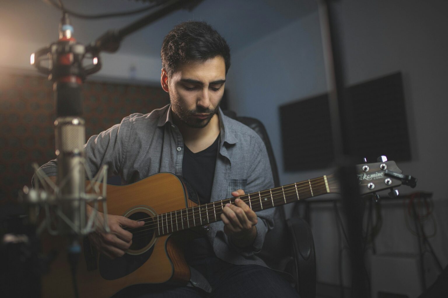 How to Use Triads to Play Chords Anywhere on the Neck